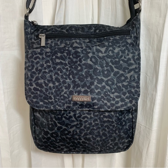 Baggallini | Bags | Baggallini Town Bagg Crossbody In Charcoal Cheetah ...